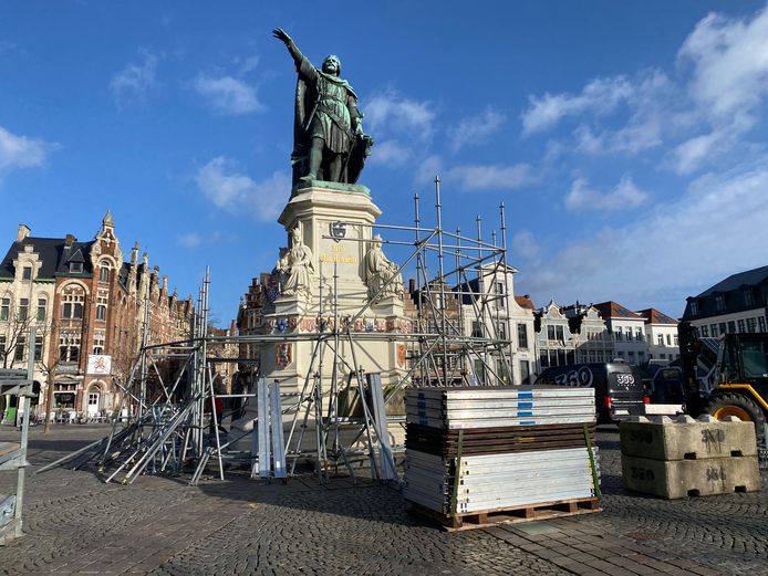 Sokkel Jacob Van Artevelde na 2 jaar weer aan renovatie toe: “Bijna ...