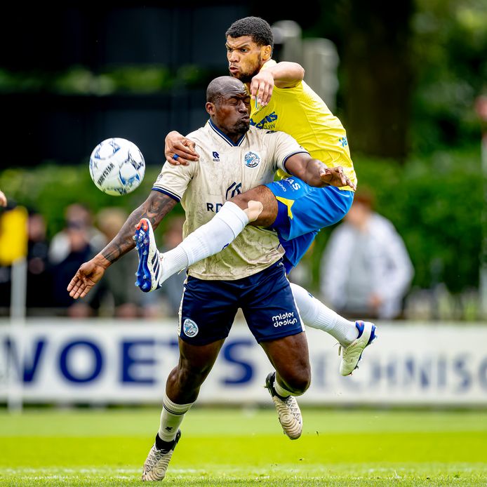 Na vele omzwervingen is Danzell Gravenberch nu op proef bij FC Den ...