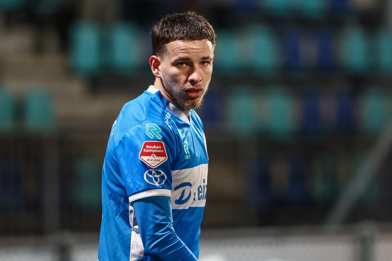 Plotseling is Engels de voertaal op de linkerflank bij FC Den Bosch ...