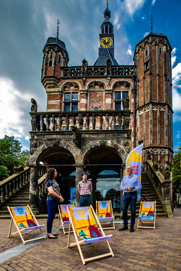 Deventer ‘opent’ zichzelf ‘voor jou’: 59 strandstoelen, 70.000 ...