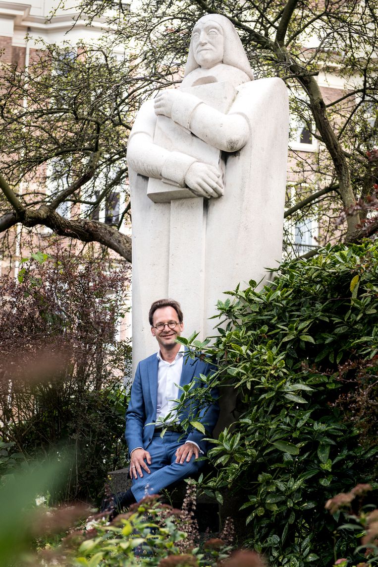 SP-Kamerlid Ronald van Raak schreef een boek over zo’n dertig ...