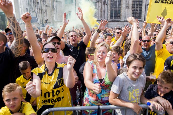 De huldiging van NAC in beeld | NAC | bndestem.nl