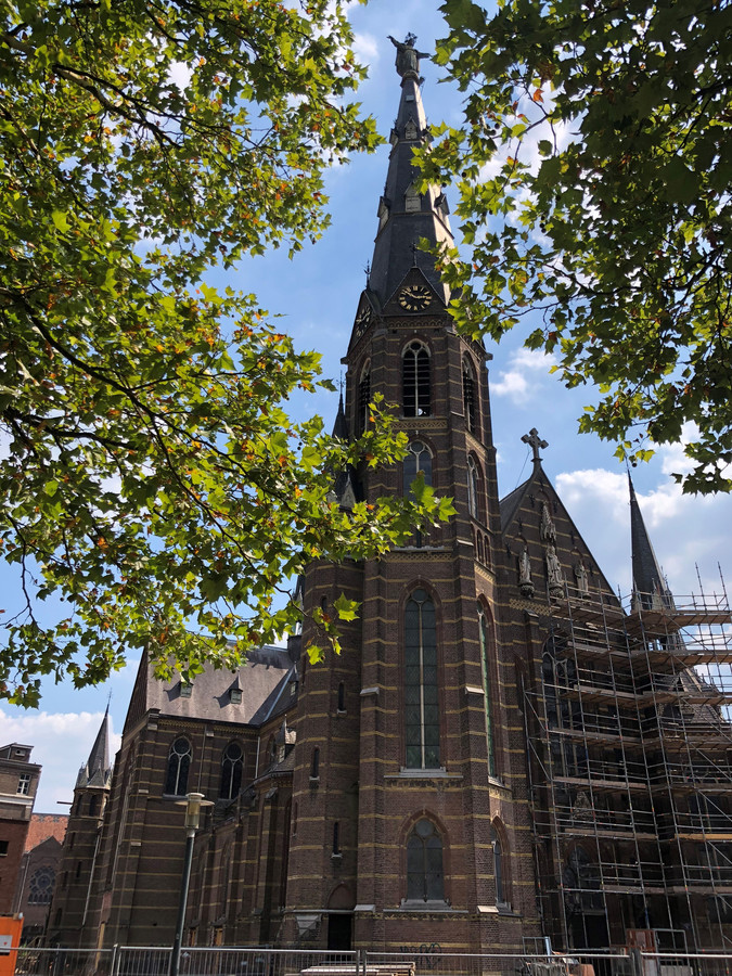 Jezus Waaghals op Paterskerk Eindhoven staat in de schijnwerpers | Foto ...