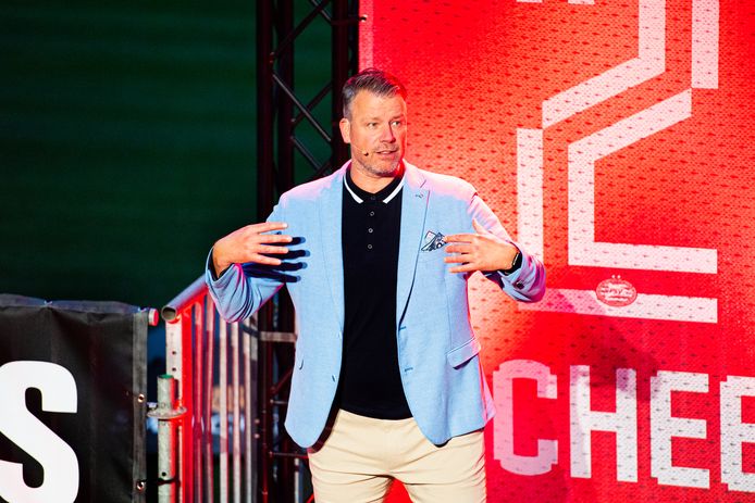 Cabaretier Rob Scheepers speelde live in het Philips Stadion | Brabant ...