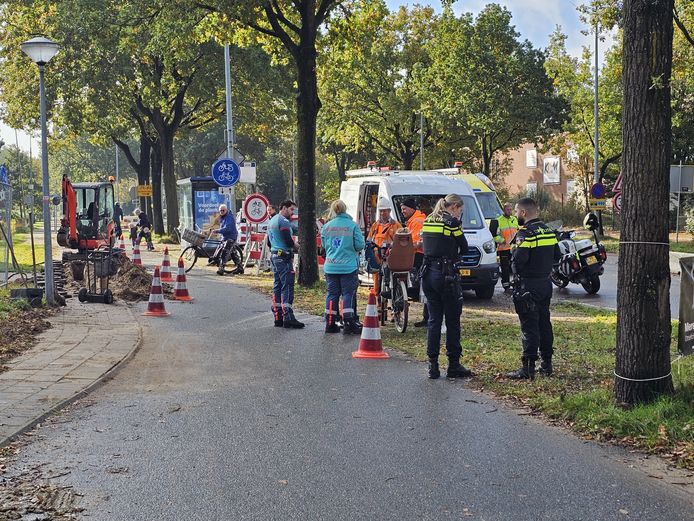 Frontale botsing op fietspad: één fietser gewond naar ziekenhuis | Ede ...