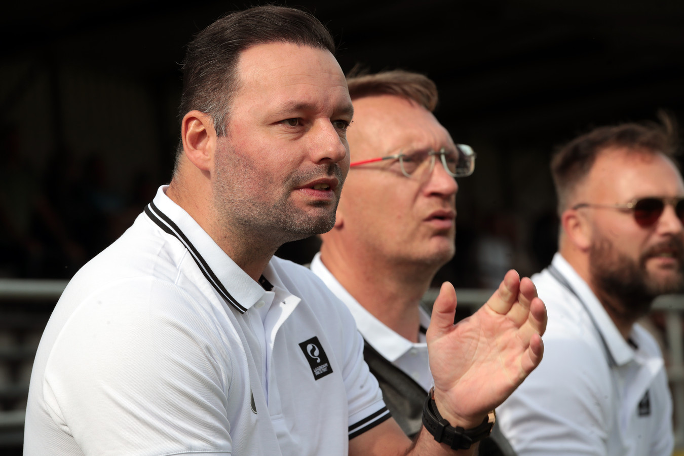 Keeper tegenstander Zwaluwen onwel en rode kaart trainer OSV: lees hier ...