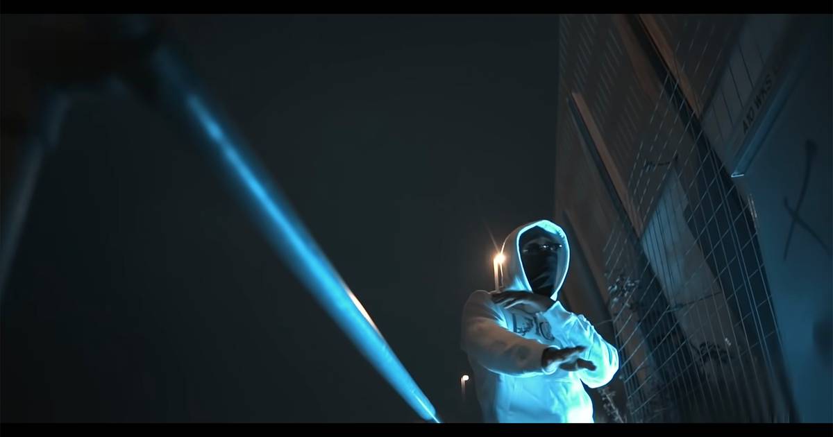 OM: JoeyAK en leden van Zone6 gijzelden samen rapper Kobus L. en moeten ...