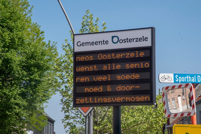 “Meme, proficiat met je 80ste verjaardag”: gemeentelijke infoborden ...