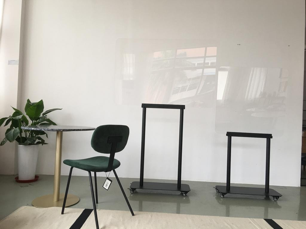 Ondernemer en meubelbedrijf ontwerpen stijlvolle preventieschermen voor ...