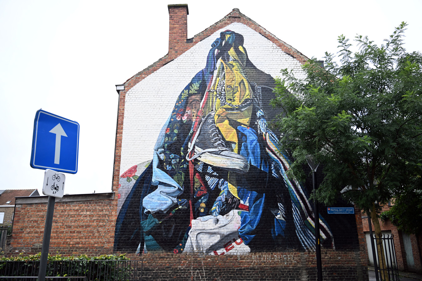 Muurschildering 'Diversiteit' verbindt oude en nieuwe bewoners van ...