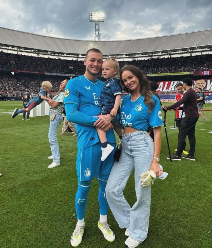 Het Nederlands elftal spelersvrouwen: van pas getrouwde Annekee tot ...