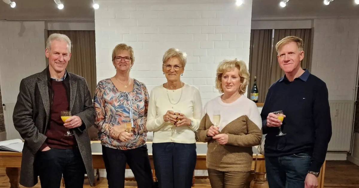 Stad Eeklo wuift vijf trouwe personeelsleden uit: “Geniet van jullie ...