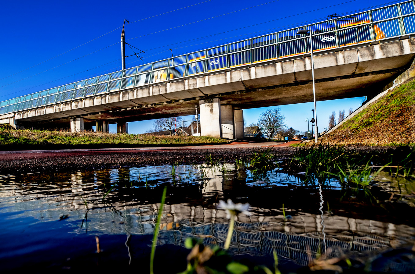 Hoe een scheurtje in een viaduct de hele hsl ontregelt: ‘Brugonderdelen ...