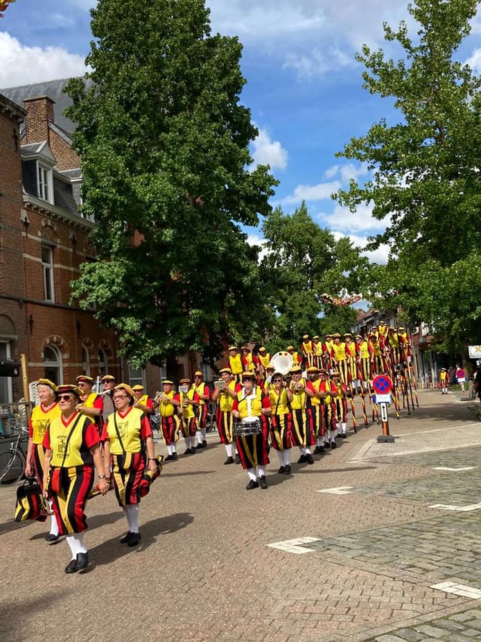 Folklorestoet brengt ambiance naar de stad | Aarschot | hln.be