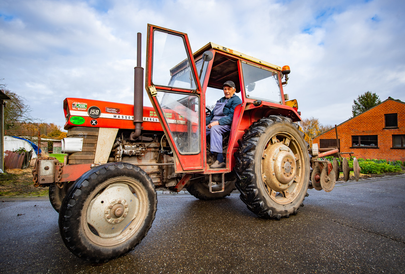 Willy is 89 en kreeg zijn eerste boete ooit, omdat hij met zijn tractor ...
