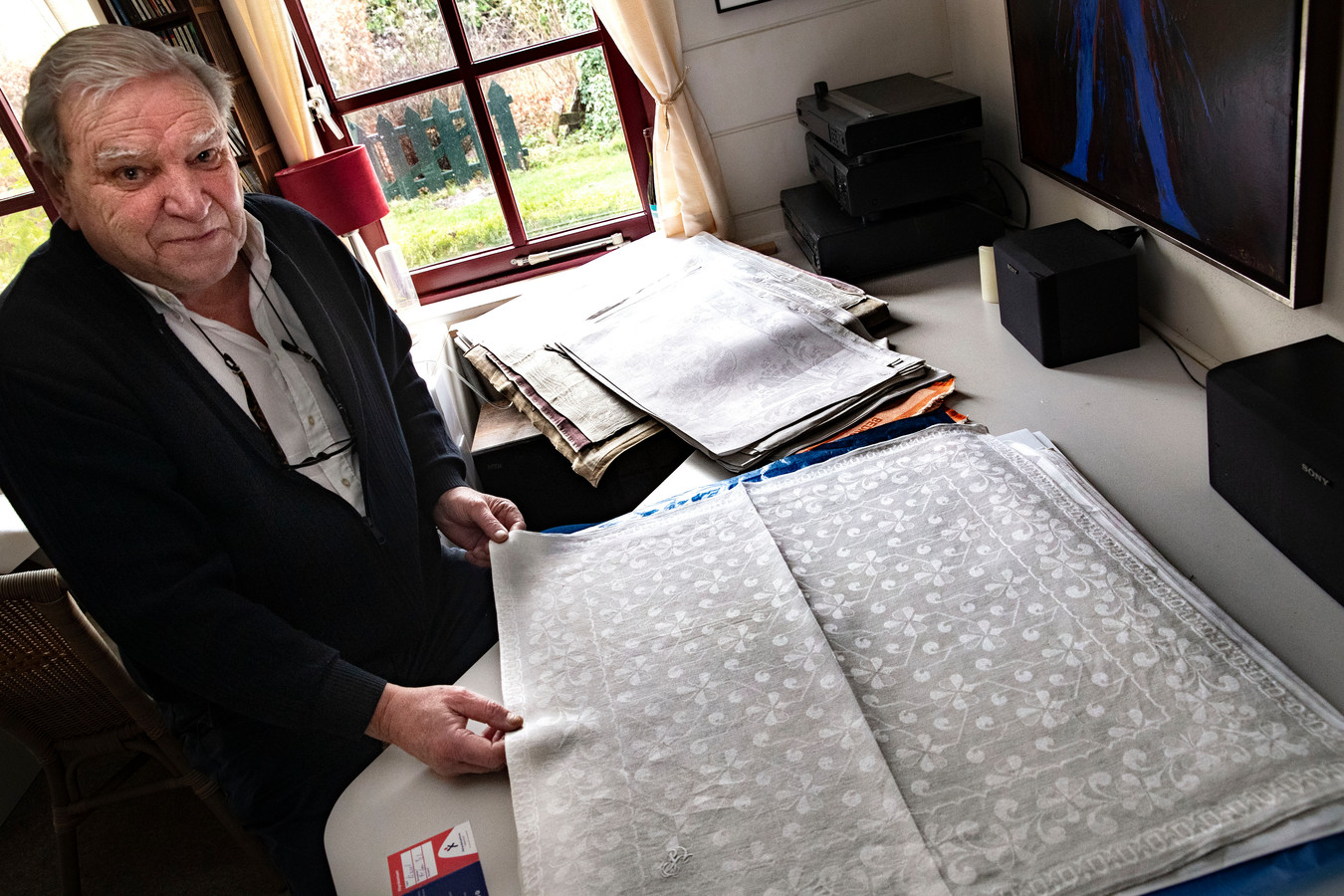 Weverijmuseum Geldrop gaat Van Dijk-damastcollectie archiveren en ...