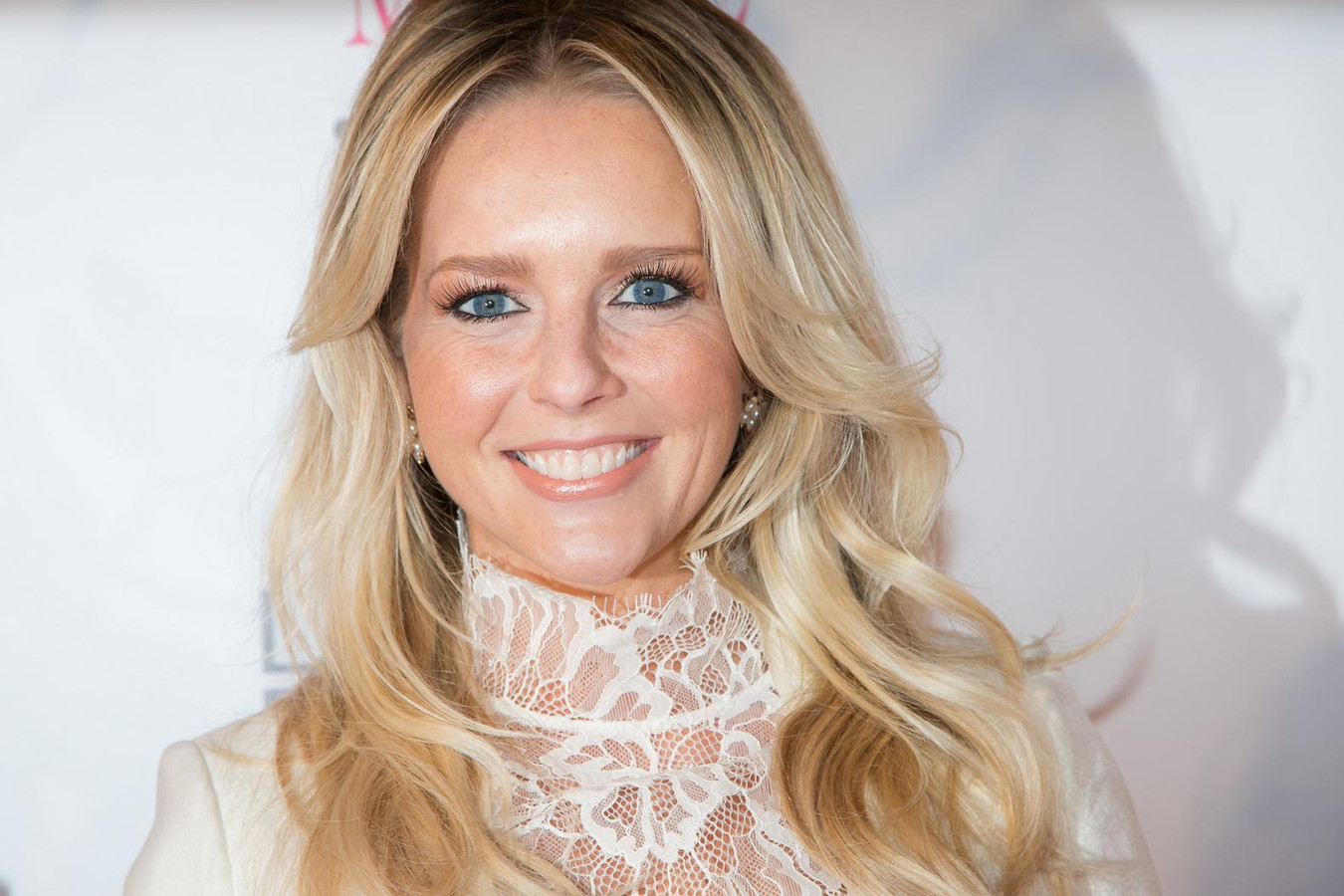 Preutse Chantal Janzen gaat topless en Roxeanne klaar voor bevalling ...