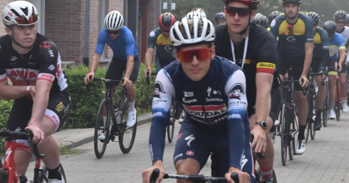 Bijna driehonderd fans van Ilan Van Wilder verzamelden op eerste fandag ...