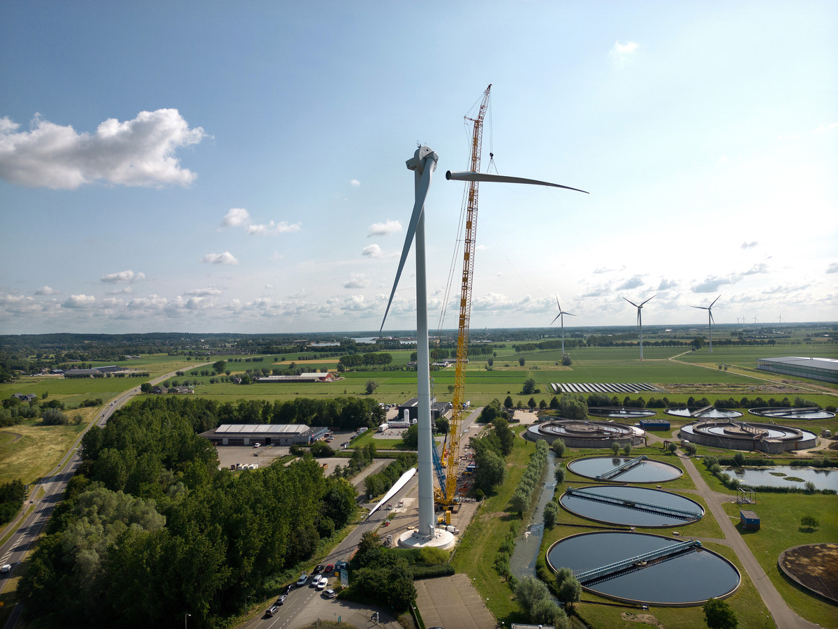 Heb jij ‘m al zien draaien? Enorme windmolen bij Duiven maakt eerste ...