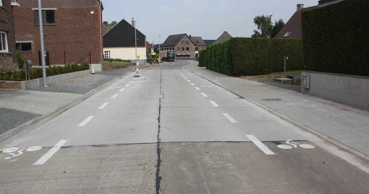 Bizar: fietsstrook van 30 meter | Aalst | hln.be
