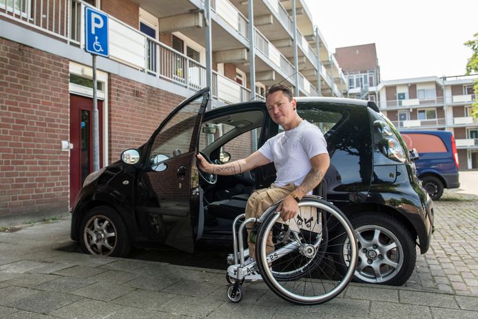 Alles en iedereen parkeert hier, maar de gehandicapte steeds minder ...