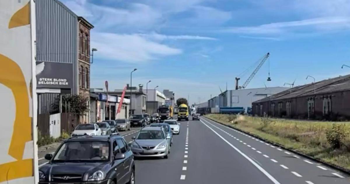 Bestuurder moet rijbewijs inleveren nadat hij met een snelheid van 107 ...