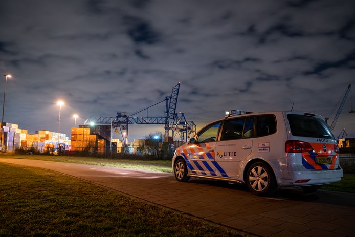 Vrachtwagenchauffeur aangehouden die container met uithalers naar ...