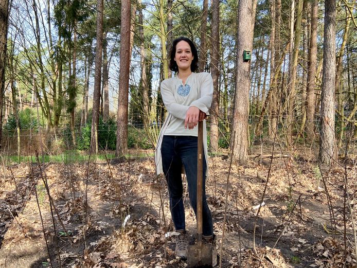 Woonecoloog Lisa plant eerste particuliere ‘Tiny Forest’ van ons land ...