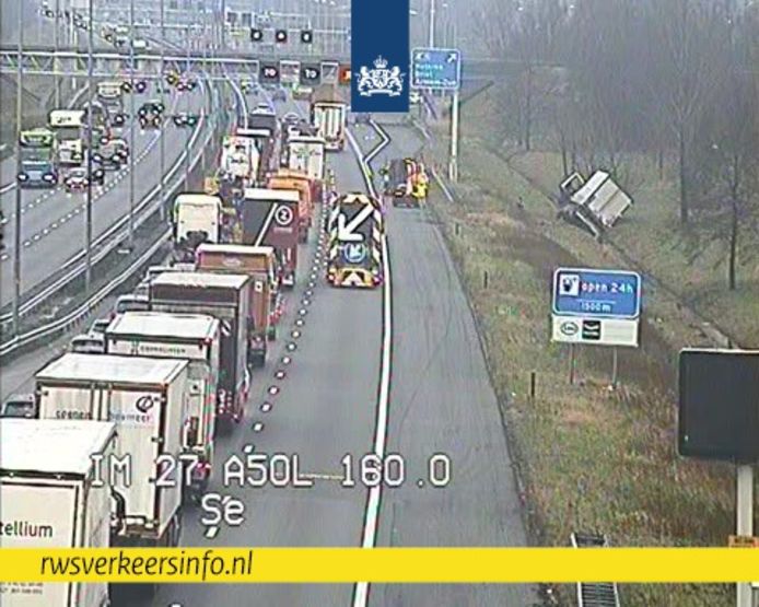 File op A50 na ongeluk met vrachtwagen: snelweg deels dicht | Overbetuwe | gelderlander.nl