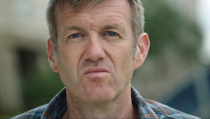 Voetbalverslaggever Filip Joos ziek van het vliegtuig gehaald ...