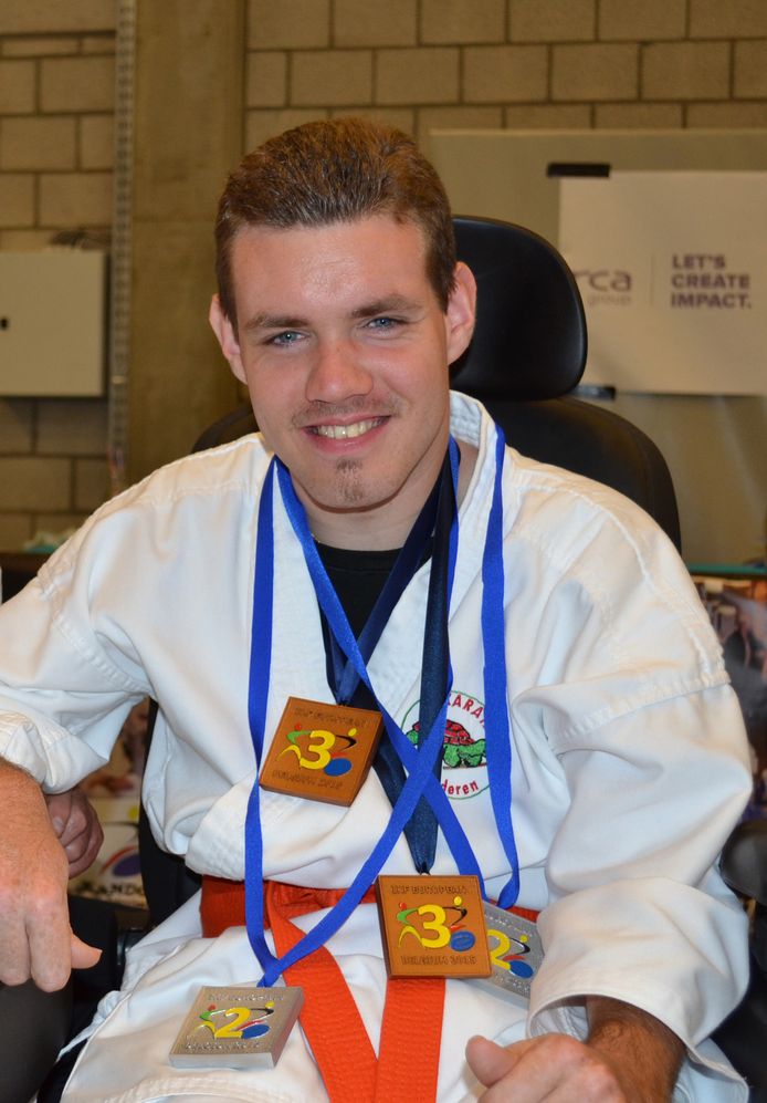 Filip Billen behaalt vier medailles op EK G-Karate | Tienen | hln.be