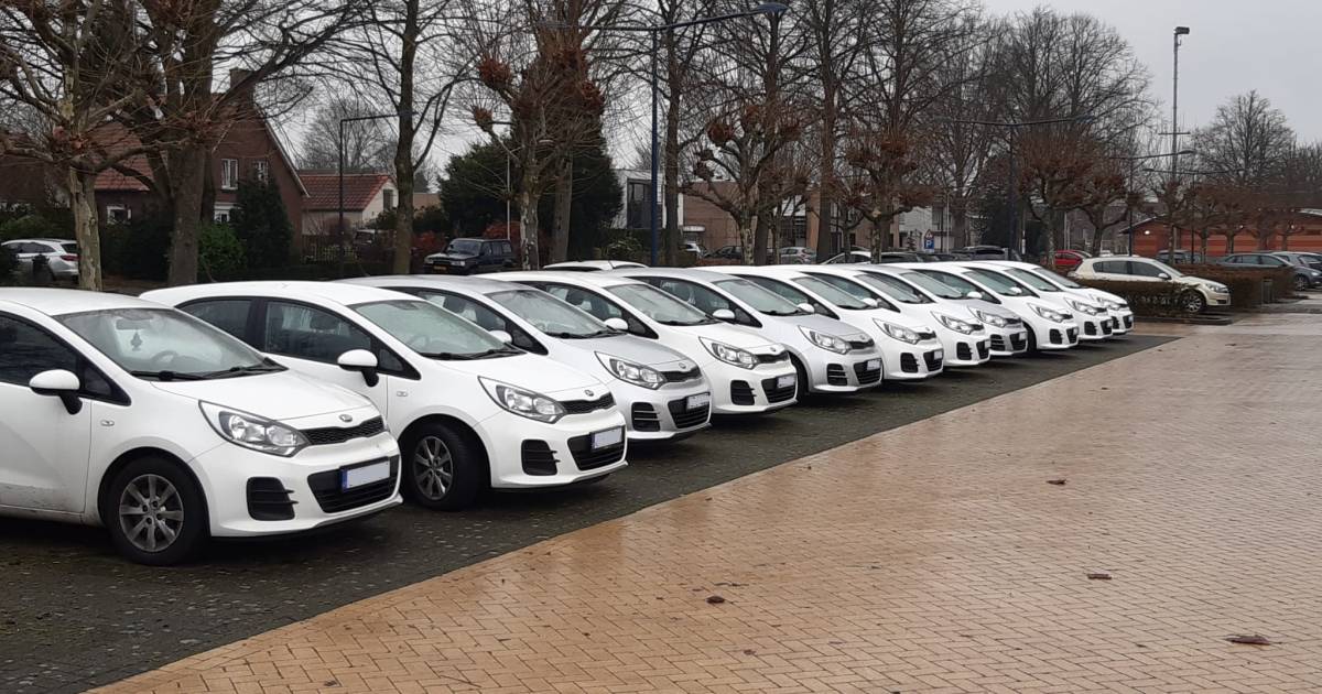 Best wil rij Litouwse bedrijfsauto's weg hebben bij station: ‘Maar ...