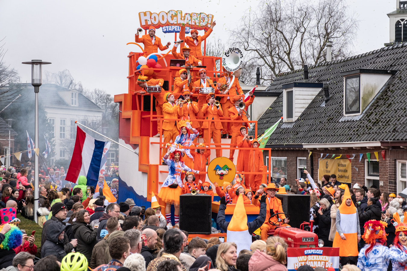 Dit jaar mogen er maximaal twintig mensen op een carnavalswagen en dat ...
