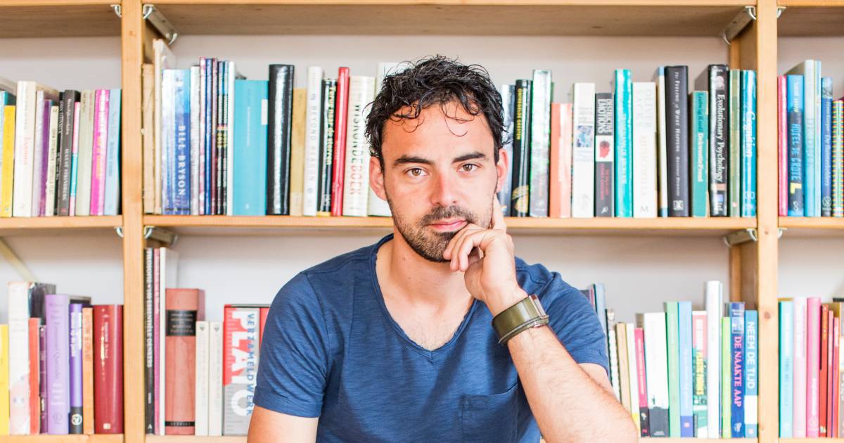 Gideon Samson wint Groot Dictee bij prominenten | Show | AD.nl