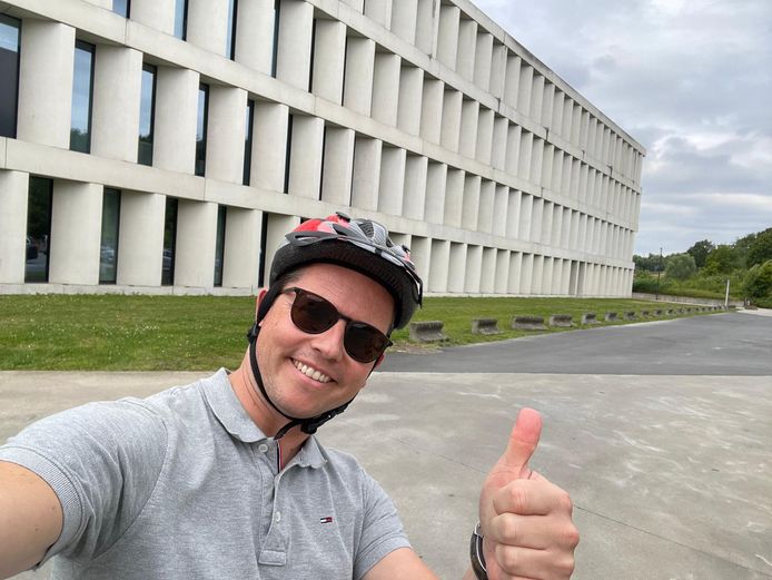 Neurochirurg Jeroen Ceuppens, die zelf nog tegen kanker vecht, stapt in ...