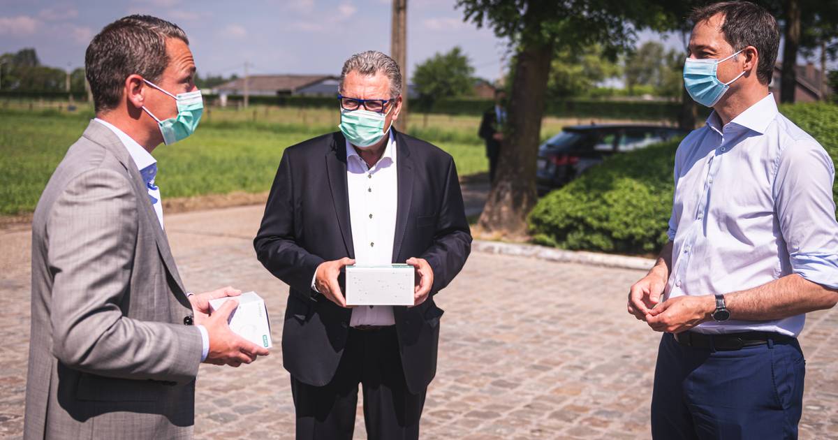 deSter maakt mondmaskers met een gedicht van stadsdichter Michiel Van ...