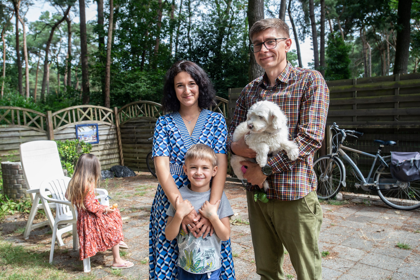 Ook de hond van Lena, Lev en Nik mocht mee naar Baarle-Nassau: ‘We ...
