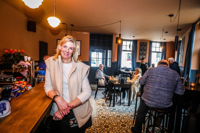 Isabel (42) opent ‘bruine kroeg met vrouwelijke touch’ in Brugge ...