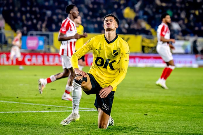 Opspelende knie werpt Omgba terug, NAC-trainer Van Gastel wacht op ...