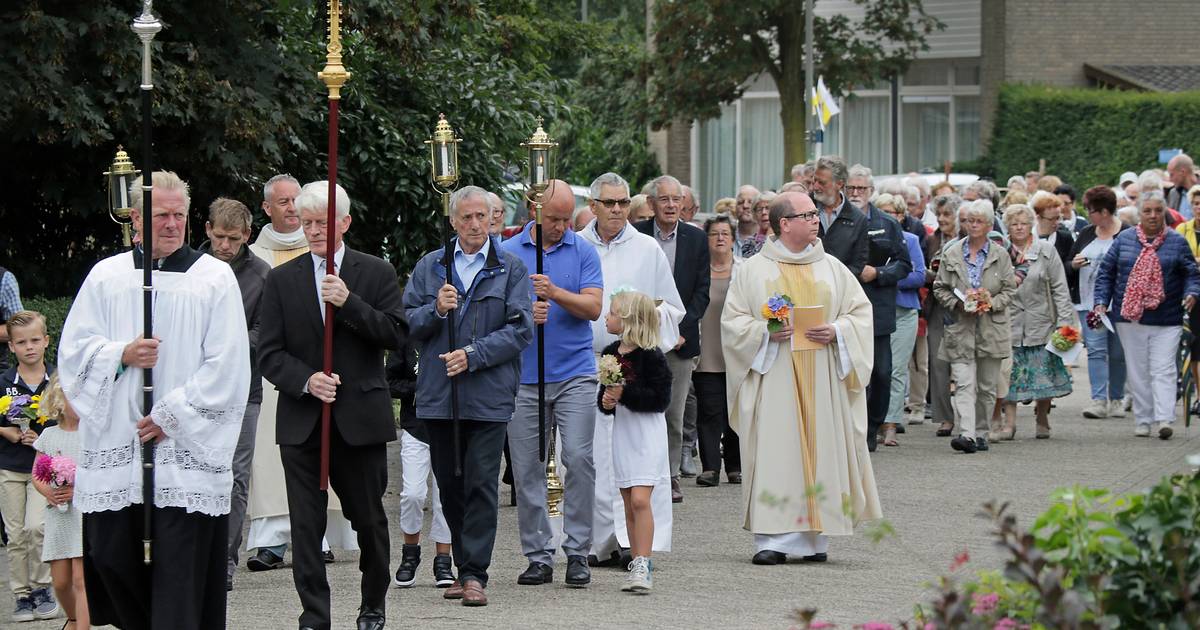Oud-inwoners van Deursen komen van heinde en verre voor Sint Rochus ...