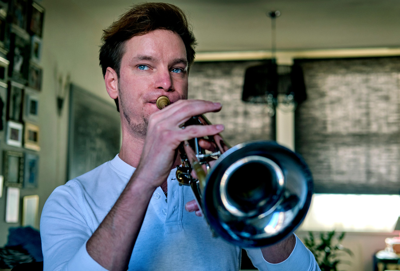 Zo houden Karin, Robert, Kirsten en Gusta de lockdown leuk | Foto | AD.nl