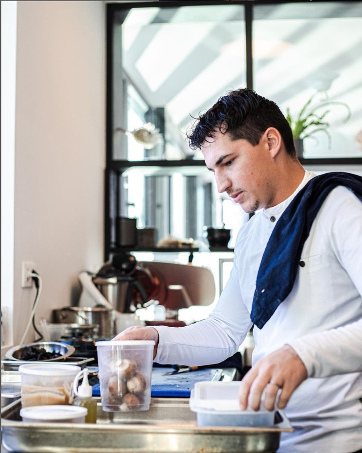 Drijvend restaurant Puert’O, met zicht op Mercator, is failliet ...