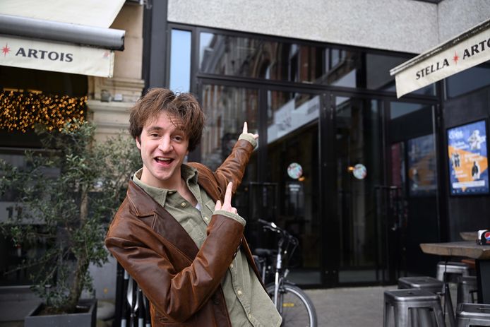 Jokke (24) wisselt beats in voor intieme kleinkunst, en verkoopt meteen Depot uit: “Wekelijks ...