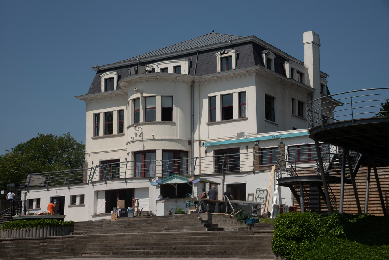 Nieuwe uitbaters voor La Koer in Kasteeltje De Warande deze zomer ...