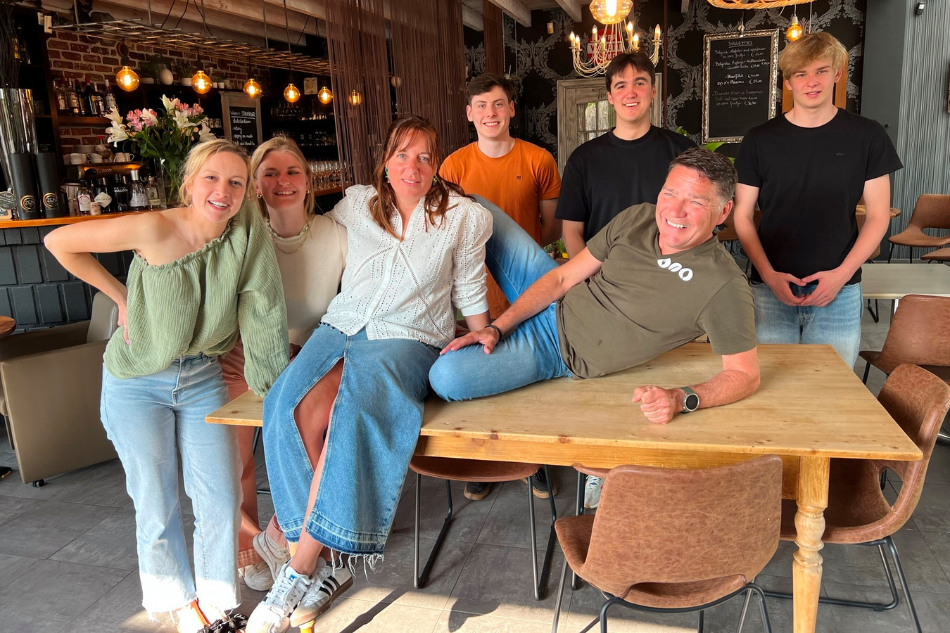 Leen (45) en Michael (50) draaien na 21 jaar hun laatste service in ...