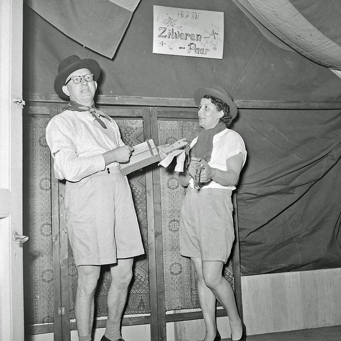 Het zilveren echtpaar Van Luyt vierde een feestje in 1953 | Eindhoven ...