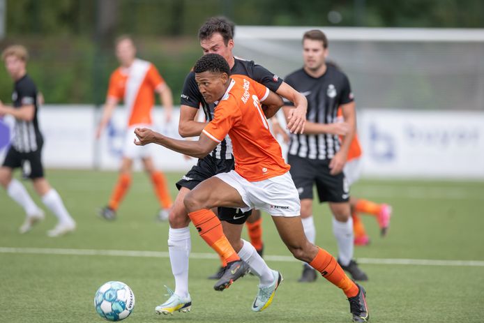 Perquin schiet Orion naar eerste zege, Reuvers matchwinnaar bij AWC ...