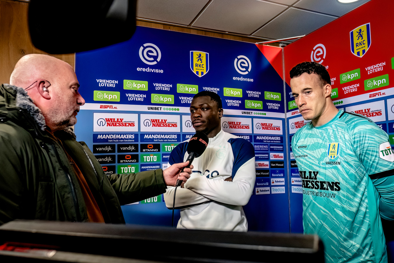 Brobbey geeft shirt na RKC - Ajax aan Vaessen voor zijn zoontje: ‘Brian ...