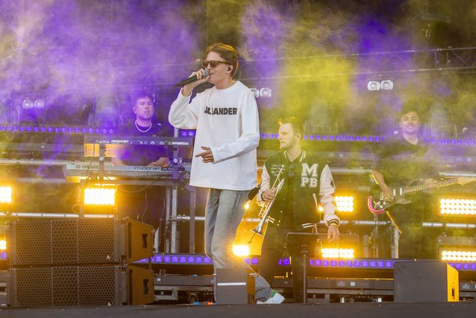 Antoon brengt meisjesharten op hol bij Concert at Sea | Concert at Sea ...