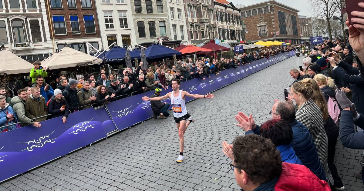 Luuk Maas pakt Nederlandse titel op halve marathon tijdens Stevensloop ...